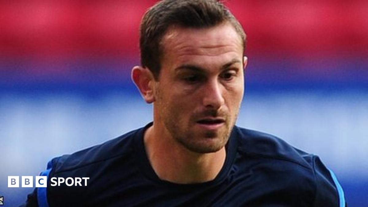 Paul Hayes: Crawley take Brentford striker on loan - BBC Sport