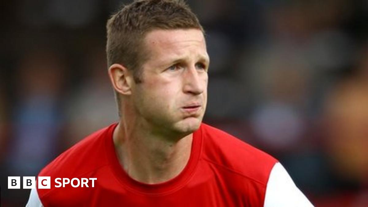 Stockport County sign Lee Bullock and Javan Vidal - BBC Sport