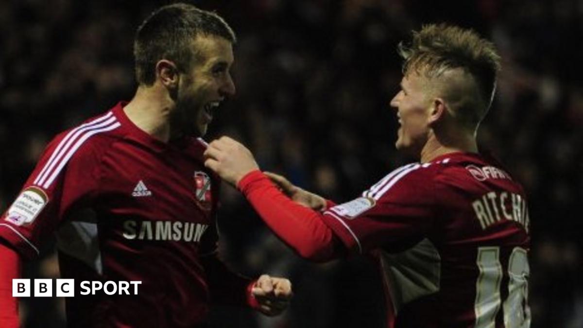 Swindon striker Andy Williams braced for Yeovil return - BBC Sport