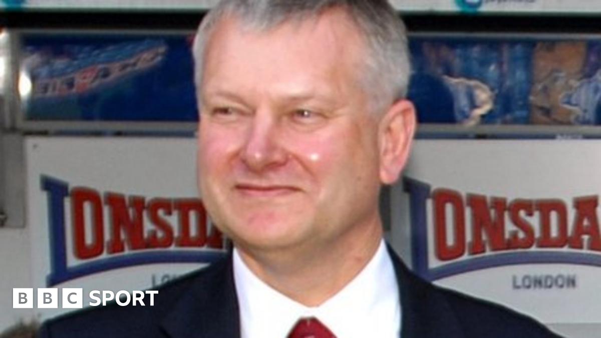 Bristol City: Steve Lansdown stands by Derek McInnes timing - BBC Sport