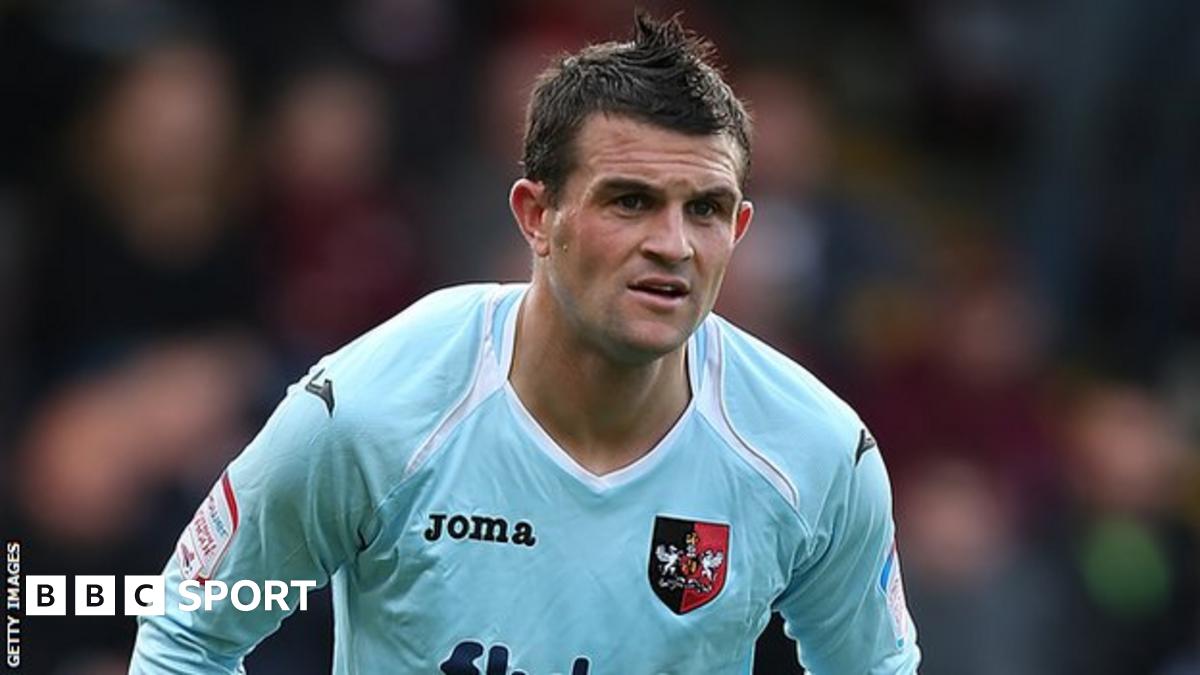 Truro City manager Steve Tully signs two-year contract - BBC Sport