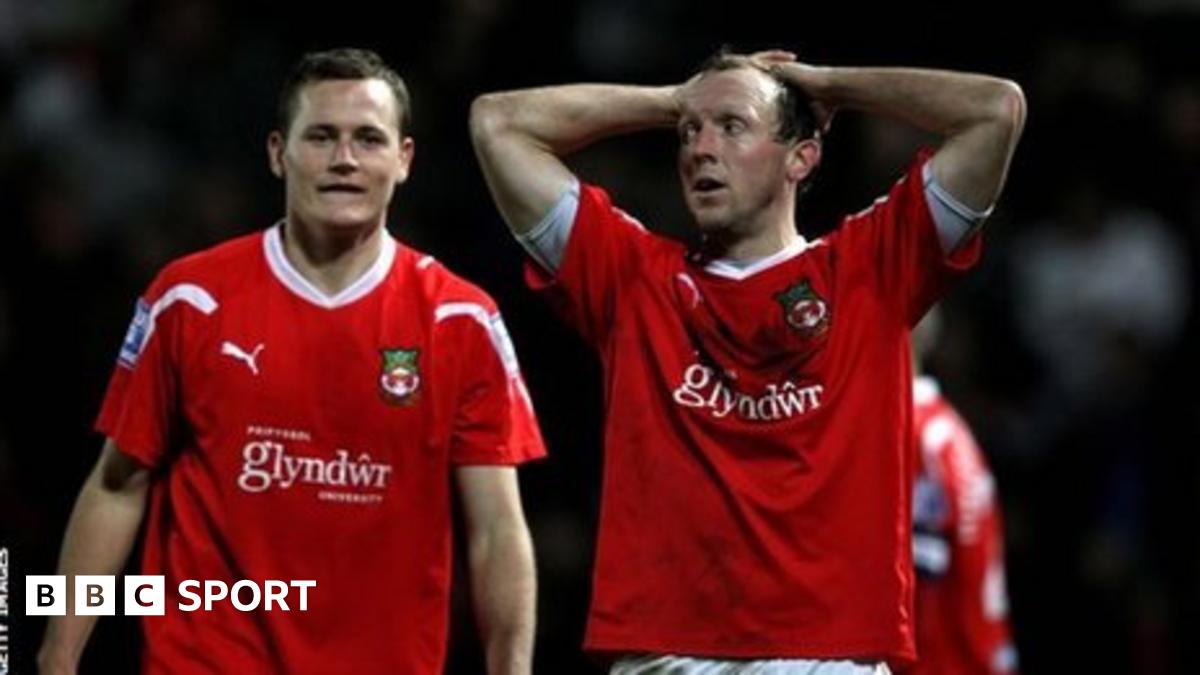 Andy Morrell retains Wrexham title hope despite losing ground - BBC Sport