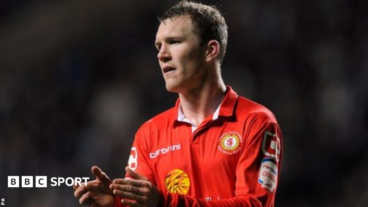 JPT final: Crewe defender Mark Ellis desperate for Wembley start - BBC ...