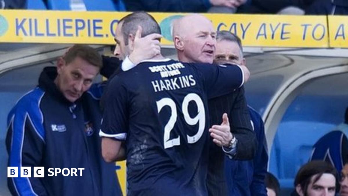 Dundee: John Brown likens Gary Harkins to Eric Cantona - BBC Sport