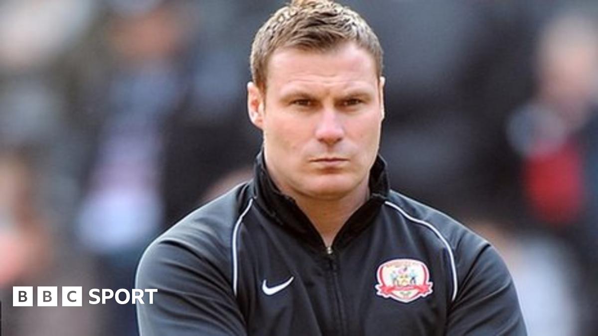 Barnsley: David Flitcroft hits out at 'lazy' English coaching - BBC Sport