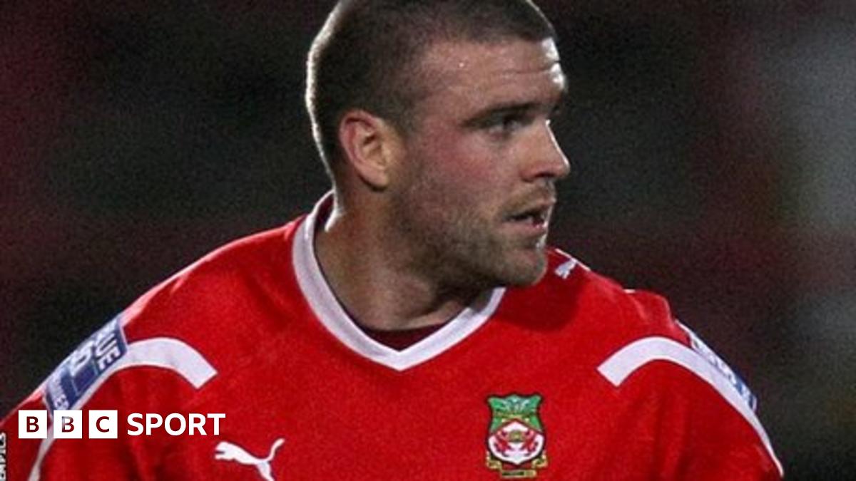 Wrexham's Mark Creighton insists no split loyalties - BBC Sport