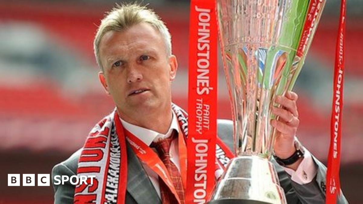 Steve Davis: Crewe boss favourite for Wolves job - BBC Sport