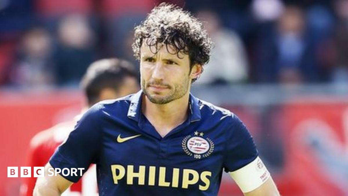 Mark van Bommel ends playing career with red card - BBC Sport