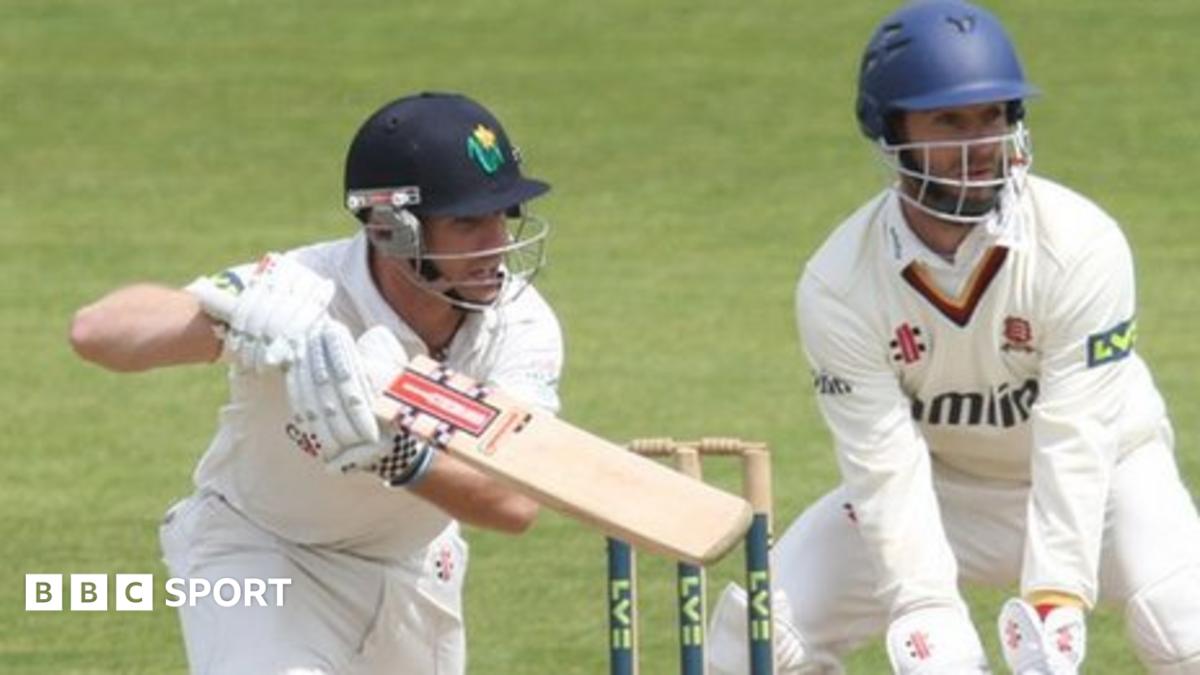 Mark Wallace backs Glamorgan team in spite of consecutive losses - BBC ...
