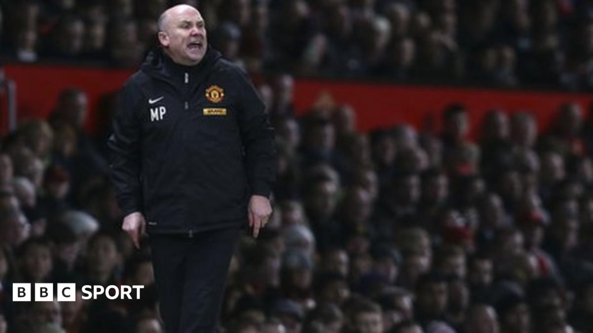 Manchester United: Mike Phelan and Eric Steele leave the club - BBC Sport