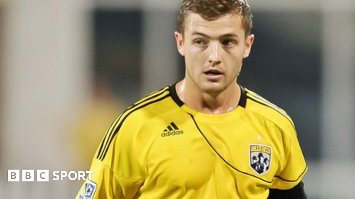 Robbie Rogers: LA Galaxy sign former Leeds United winger - BBC Sport