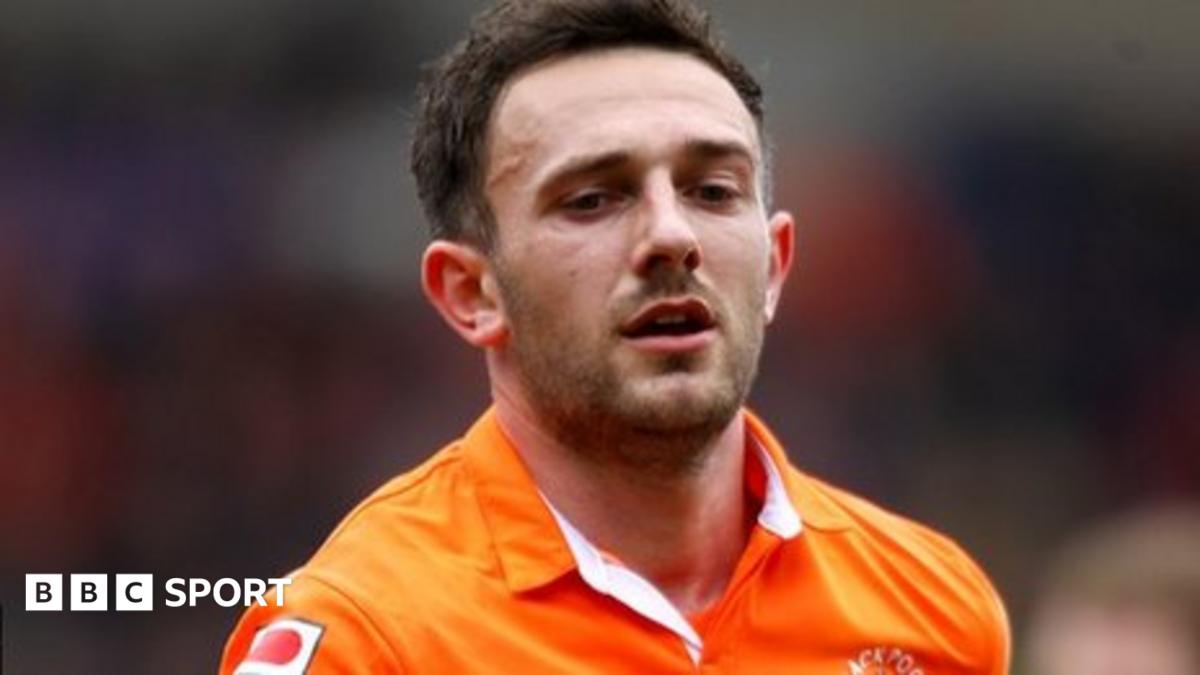 Neal Eardley: Birmingham City to sign Blackpool defender - BBC Sport