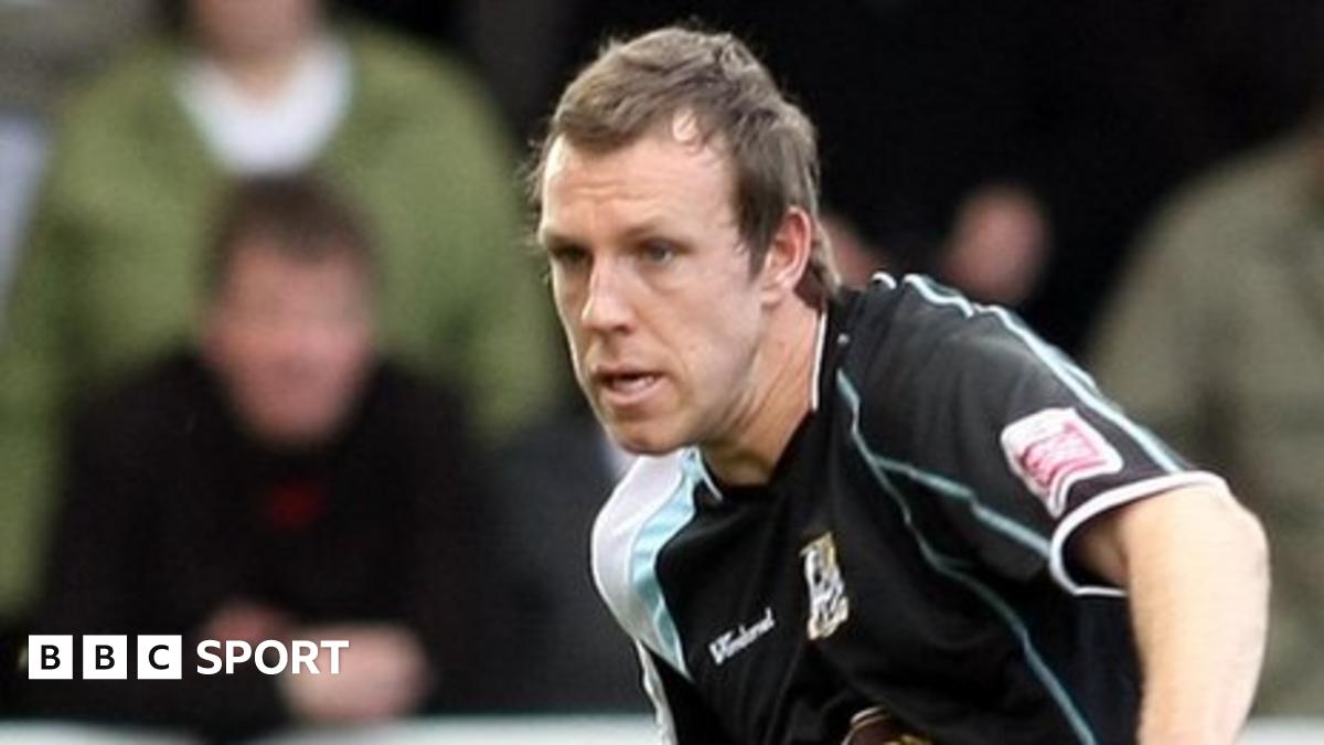 Gateshead: Carl Magnay stays as Darlington's Joe Tait joins - BBC Sport