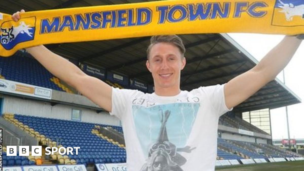 Martin Riley returns to Mansfield Town from Wrexham - BBC Sport