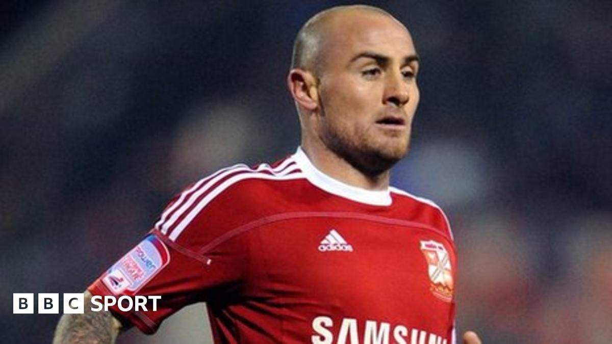 Alan McCormack: Swindon Town chairman tried to keep captain - BBC Sport