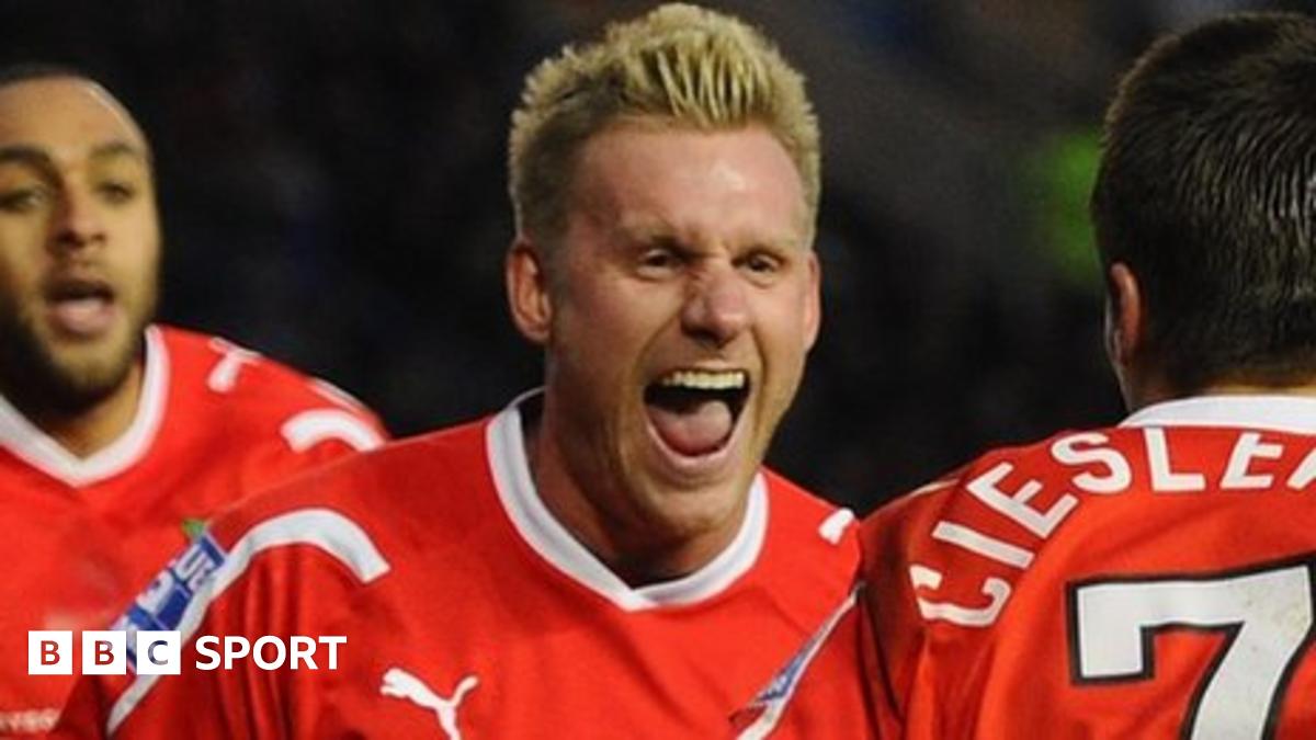 Kidderminster Harriers: Jamie Tolley signs following Stags exit - BBC Sport