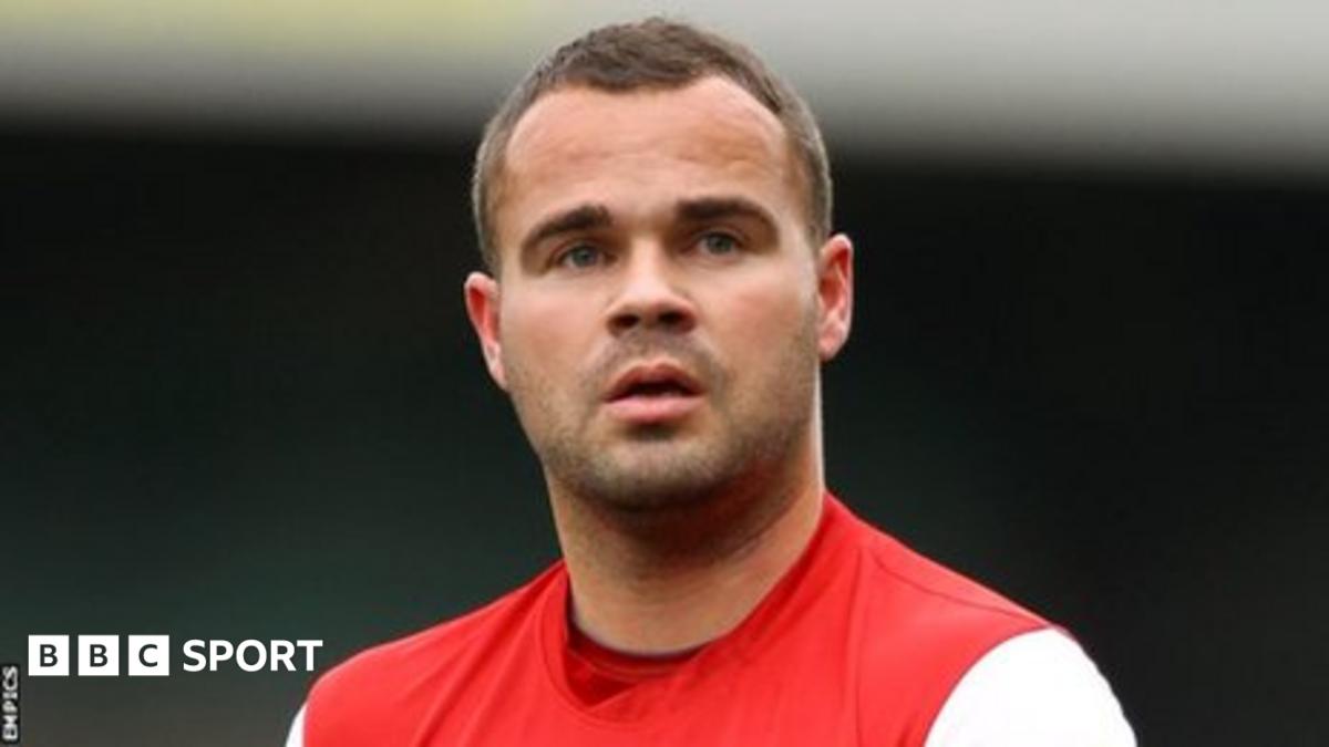 Kidderminster Harriers: Lee Fowler moves to Aggborough - BBC Sport