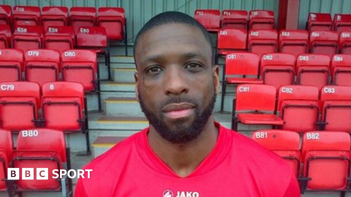 Justin Richards: Tamworth sign former Oxford striker - BBC Sport