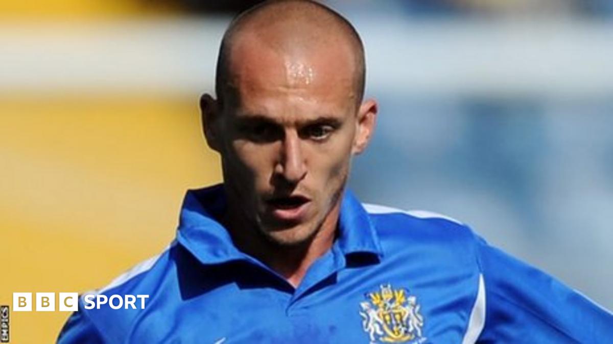 David Poole and Josh Brizell sign new Hyde deals - BBC Sport