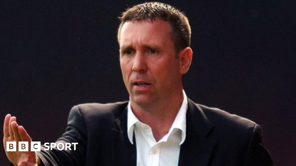 Bristol City: Brian Tinnion given Robins academy role - BBC Sport