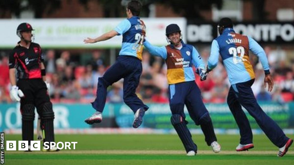 Leicestershire v Derbyshire: David Wainwright sends hosts tumbling ...