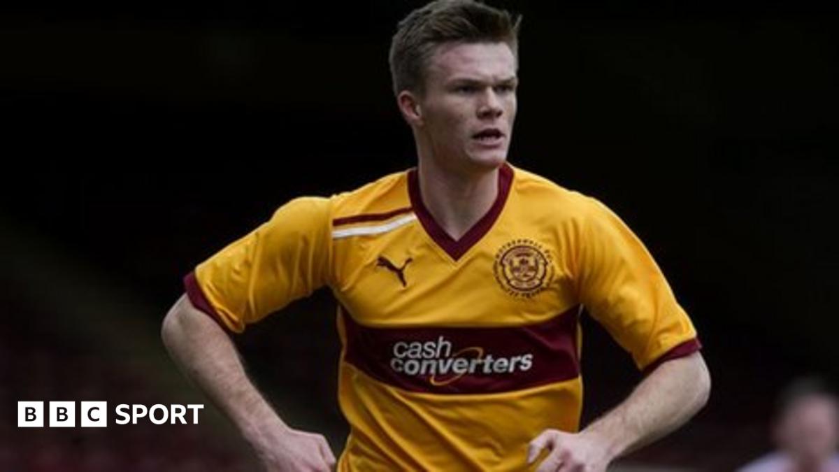 Defender Fraser Kerr signs new Motherwell contract - BBC Sport