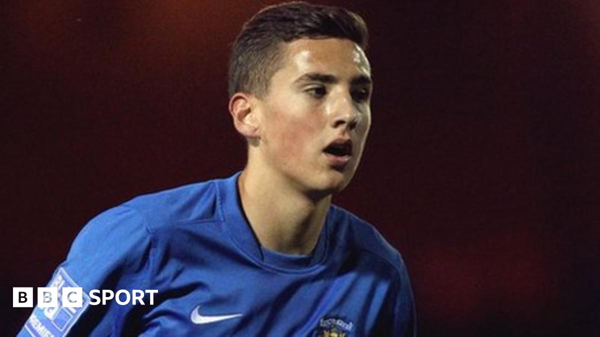 Hyde sign Tom Collins after Stockport County departure - BBC Sport