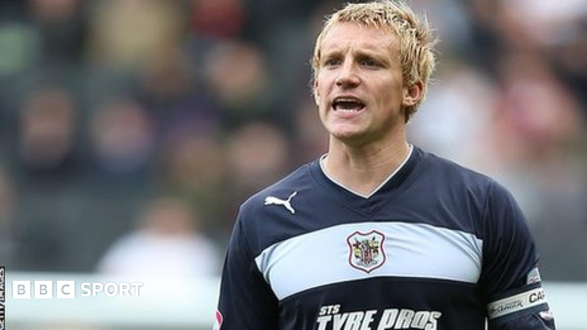Mark Roberts: Fleetwood Town sign Stevenage defender - BBC Sport