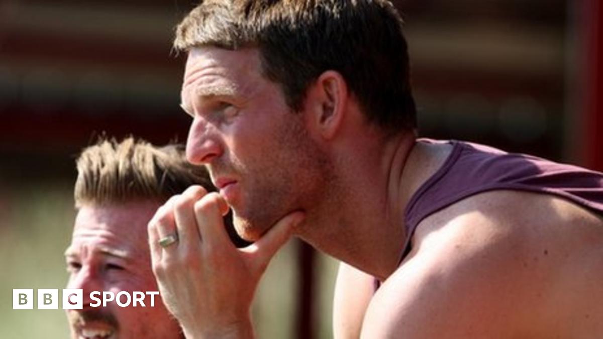 Mansfield Town: Player-coach Andy Todd exits Field Mill - BBC Sport