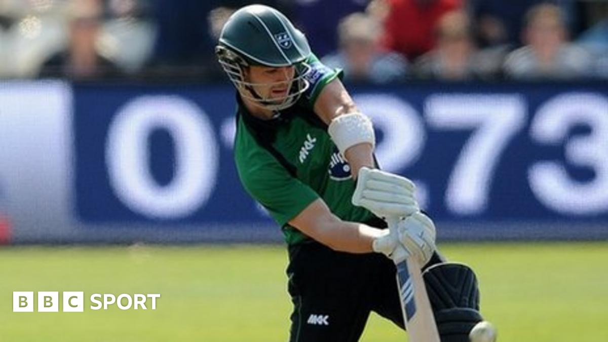 Worcestershire: Neil Pinner and Steve Leach to leave - BBC Sport