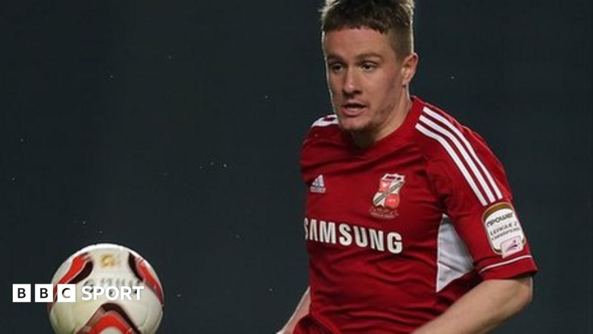 Simon Ferry: Portsmouth sign former Swindon midfielder - BBC Sport