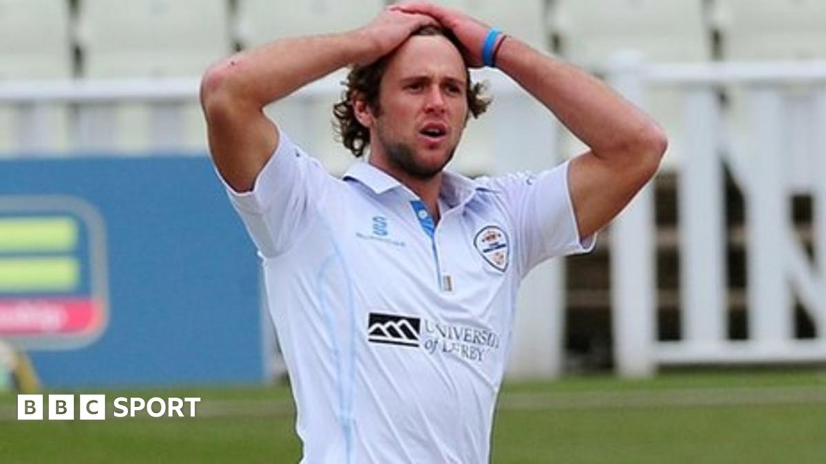 Ross Whiteley: Worcestershire sign Derbyshire all-rounder - BBC Sport