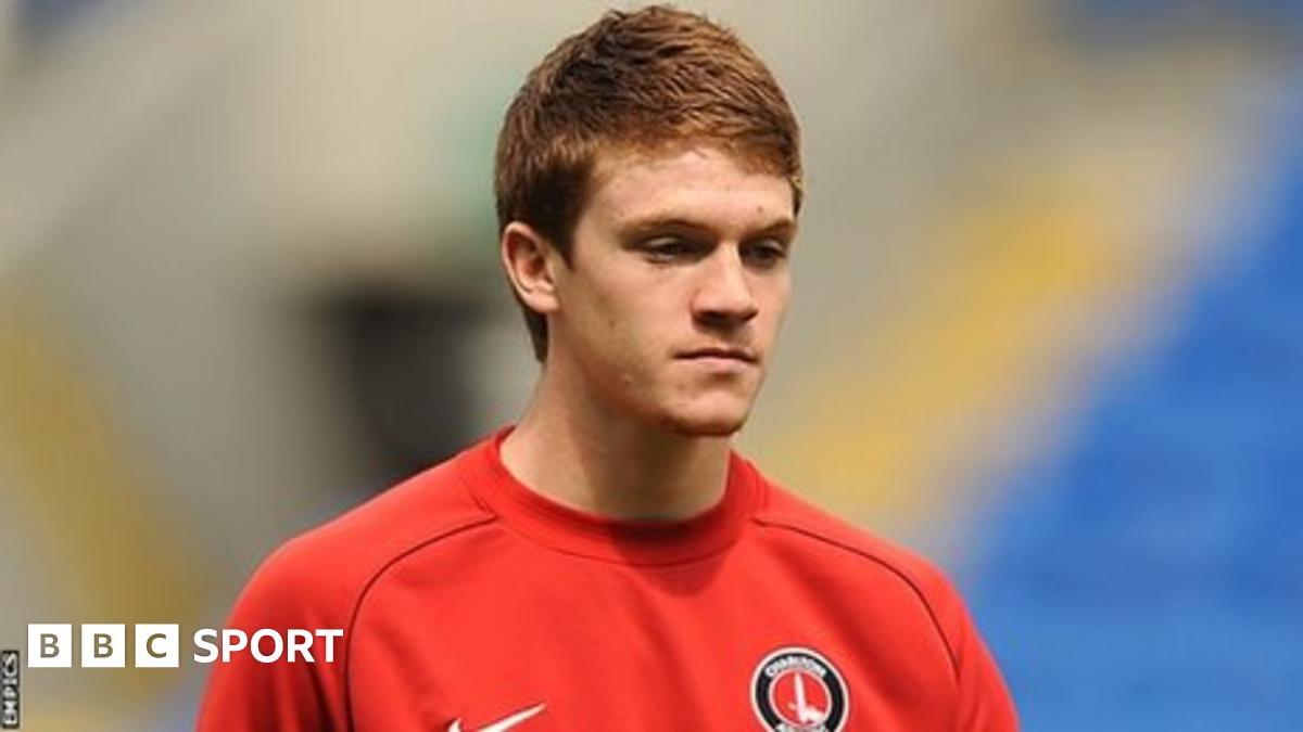 Kevin Feely: Carlisle United sign Charlton defender on loan - BBC Sport