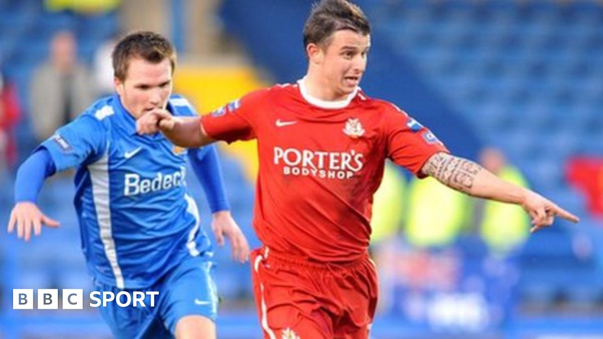 Glenavon sign ex-Glentoran and Portadown midfielder McCabe - BBC Sport