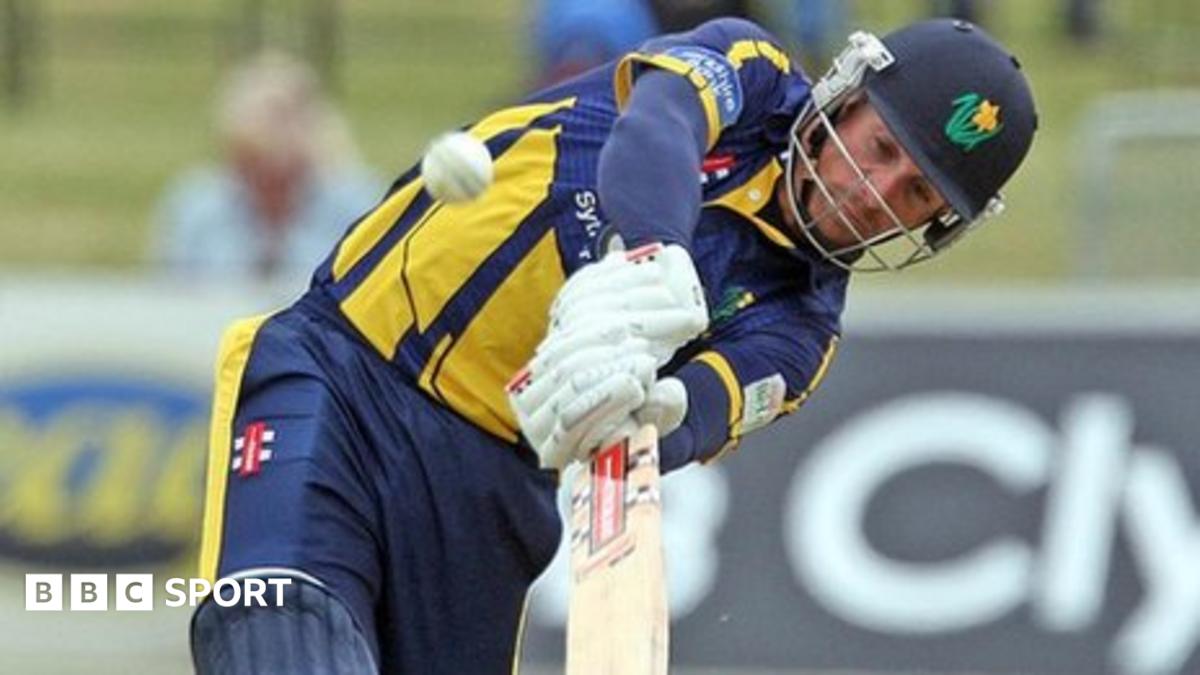 Yorkshire Bank 40: Mark Wallace leads way for Glamorgan - BBC Sport