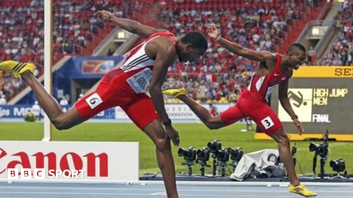 World Athletics 2013: Jehue Gordon wins 400m hurdles gold - BBC Sport