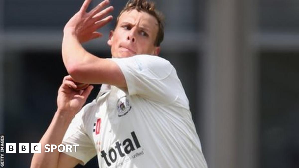 Gloucestershire v Leicestershire: Will Gidman takes 6-15 - BBC Sport