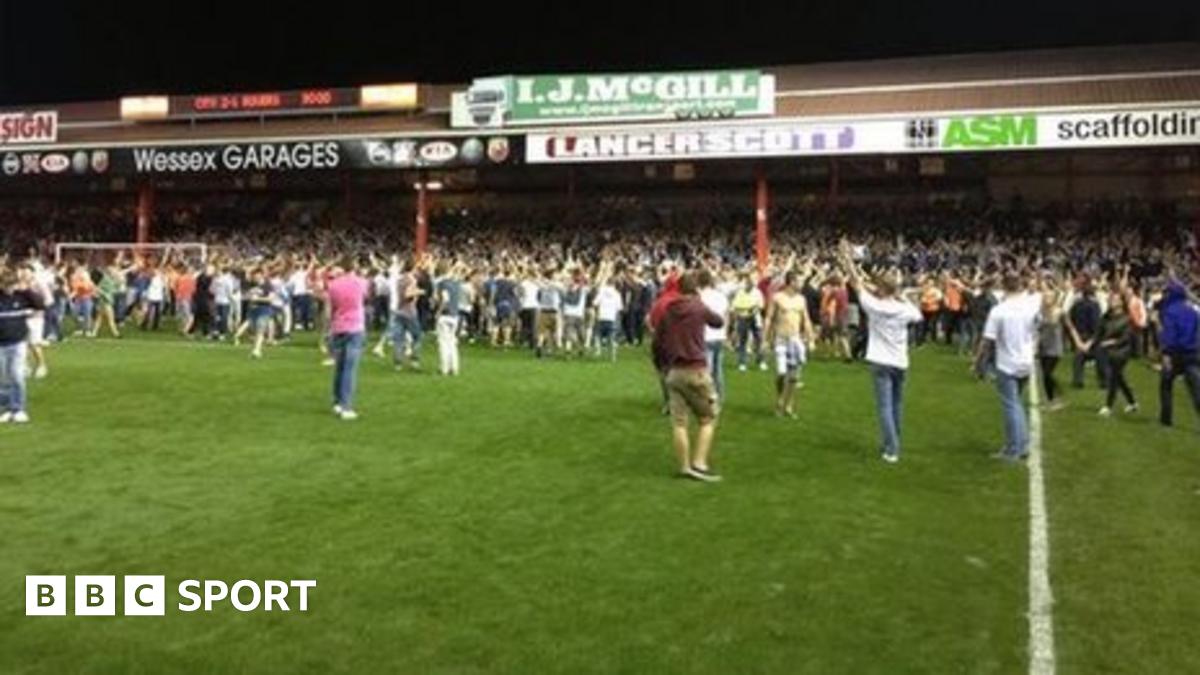 Bristol City v Bristol Rovers: Managers condemn pitch invasion - BBC Sport