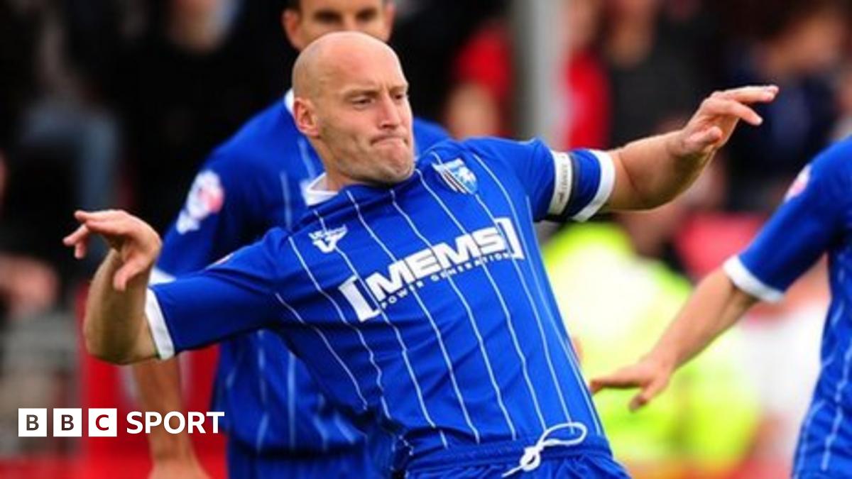 Adam Barrett: Gillingham's winless run difficult for players - BBC Sport