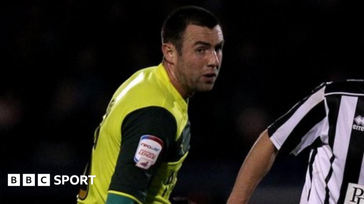 Truro City sign Jamie Lowry on short term deal - BBC Sport