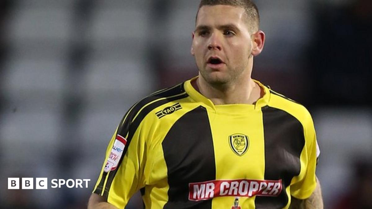 Burton Albion: Gary Rowett heaps praise on striker Billy Kee - BBC Sport