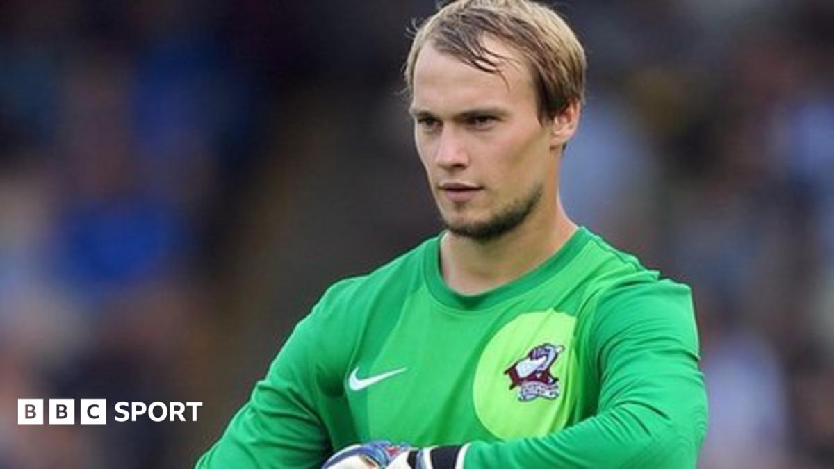 Scunthorpe goalkeeper Sam Slocombe extends contract - BBC Sport