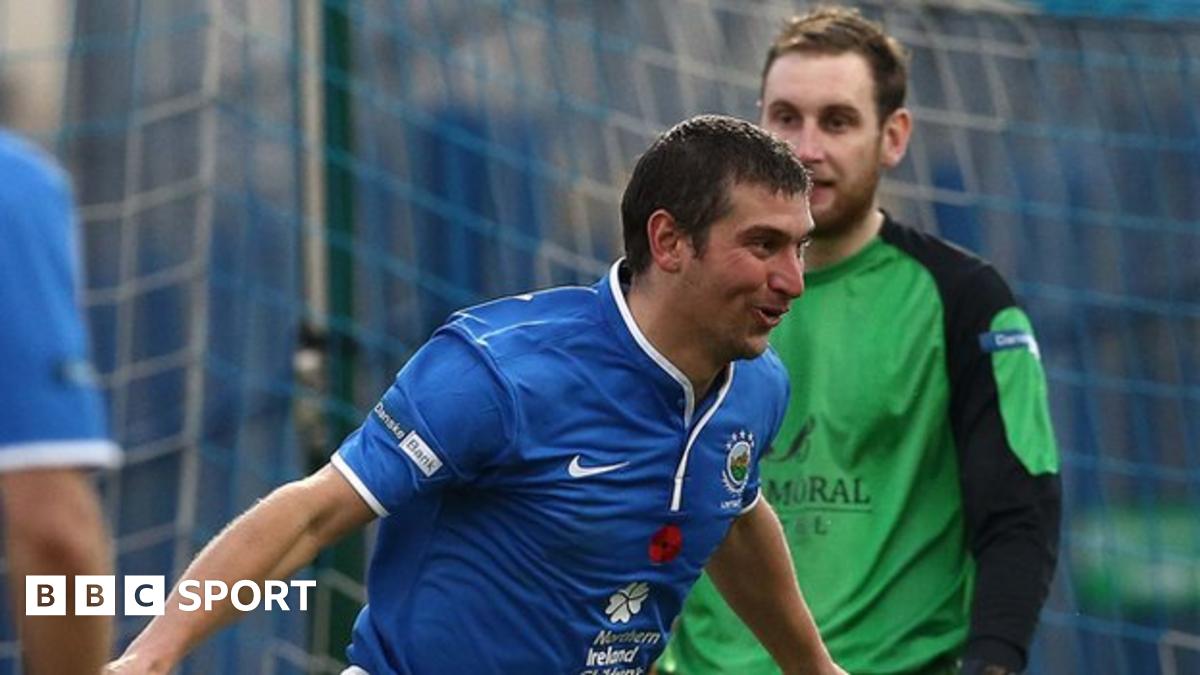 Irish Premiership: Linfield 5-1 Warrenpoint Town - BBC Sport