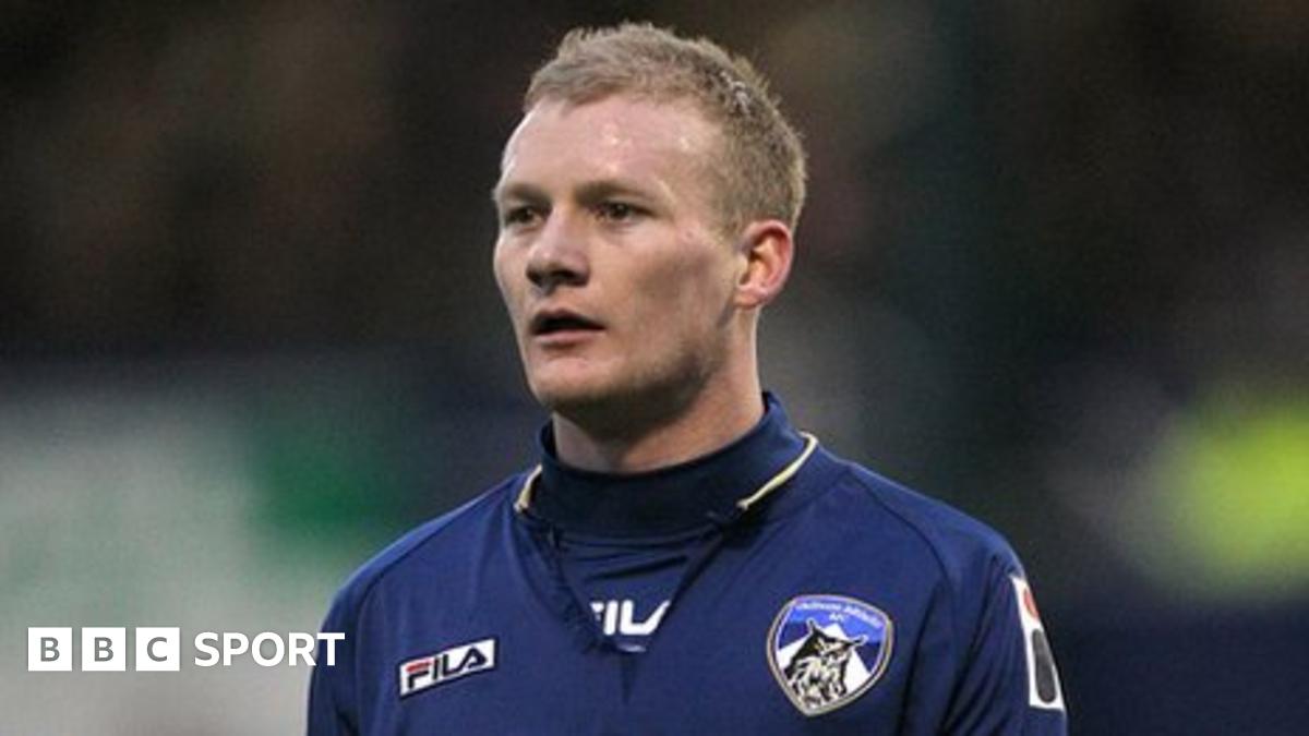 Robbie Simpson: Leyton Orient sign ex-Oldham forward - BBC Sport