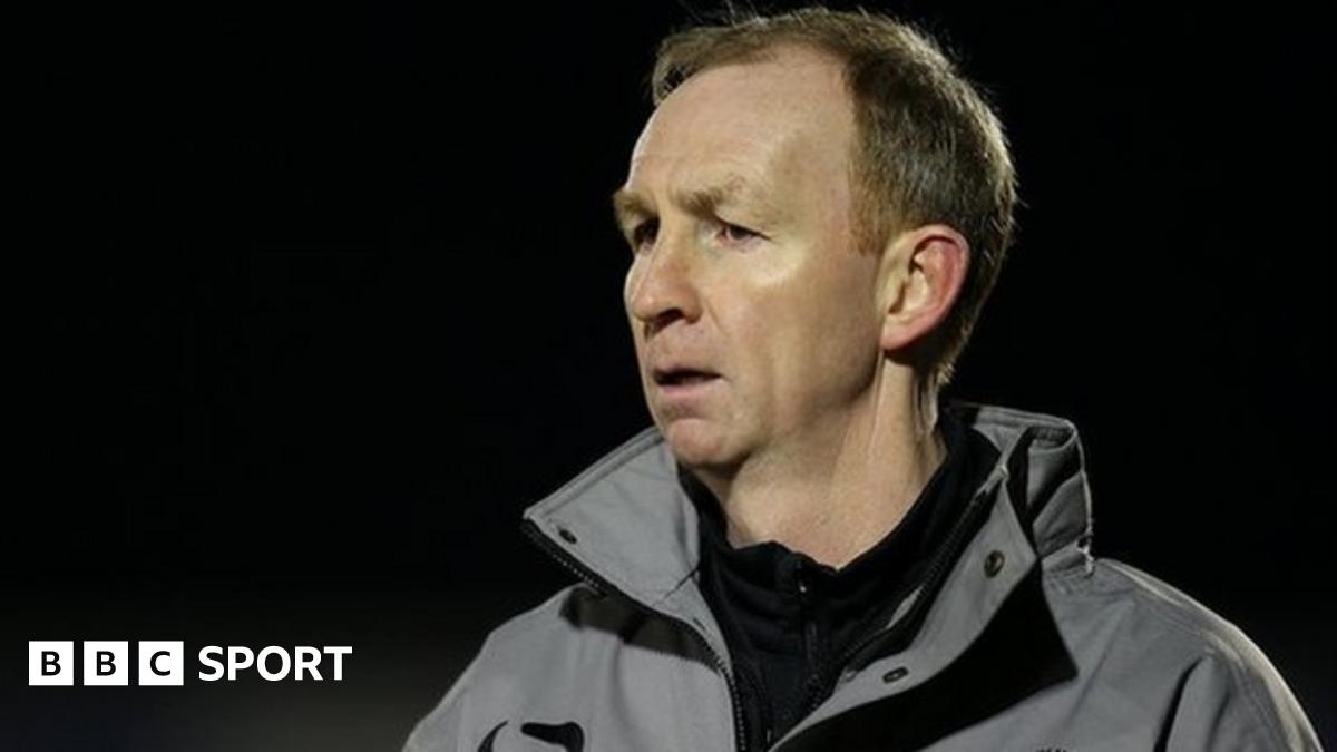 Alan Knill: Torquay United sack manager - BBC Sport