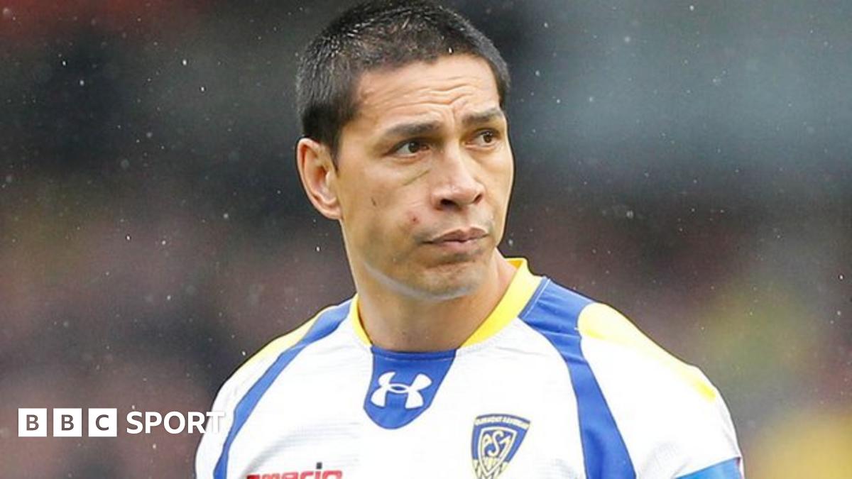 Centre Regan King re-signs for Scarlets on two-year deal - BBC Sport