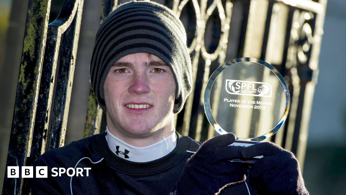 Dundee United's Andrew Robertson wins November award - BBC Sport