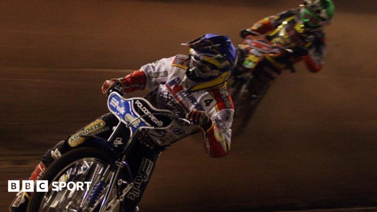 Speedway: Swindon Robins sign youngster Darryl Ritchings - BBC Sport