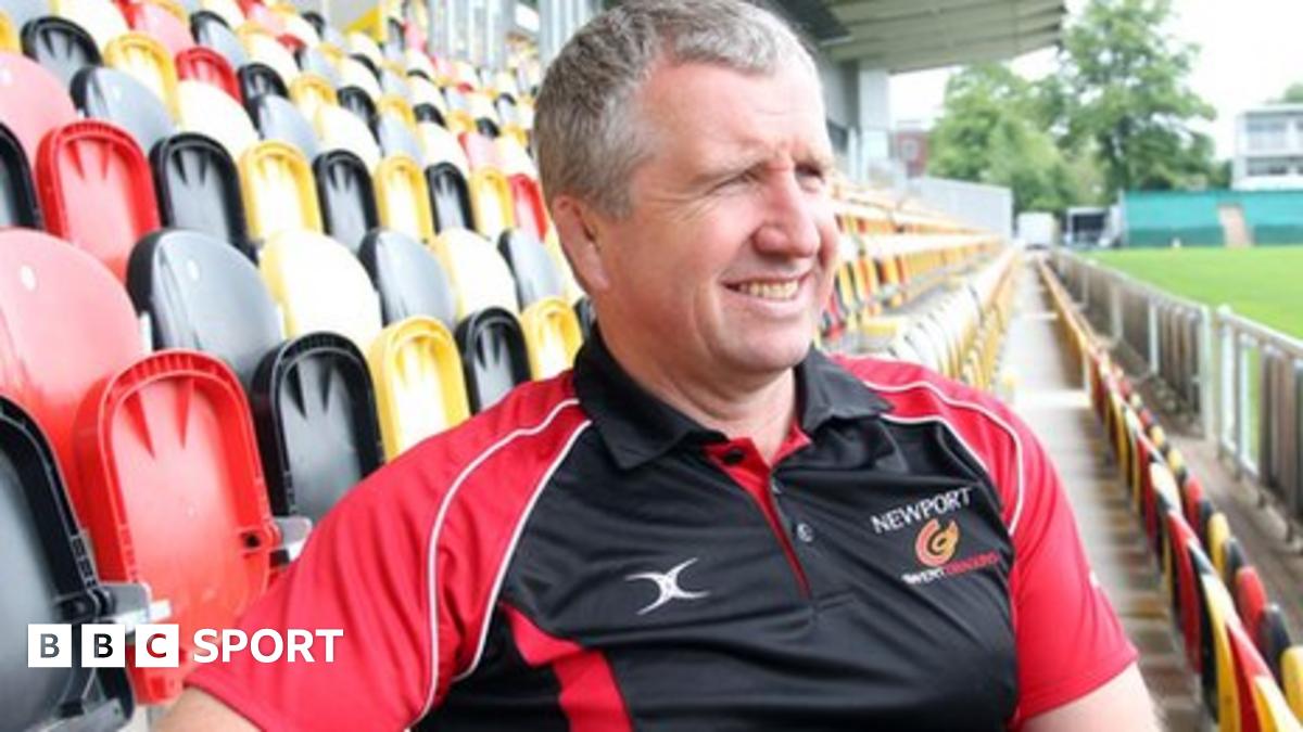 Lyn Jones: Players should stay silent in Welsh rugby debate - BBC Sport