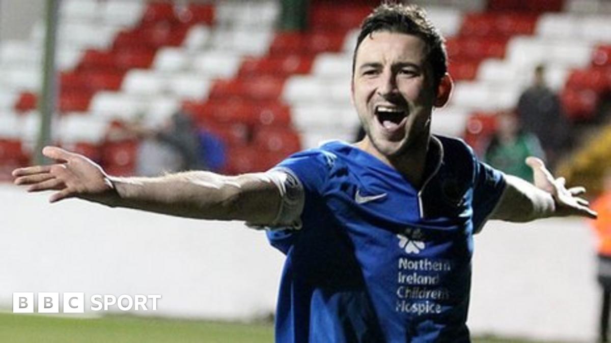 Skipper Michael Gault returns as Linfield face Glenavon - BBC Sport